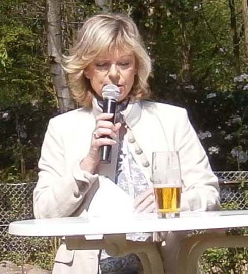 Gibt es am Montag die Rote Karte für Susanne Philipp…? | Szene Ahrensburg